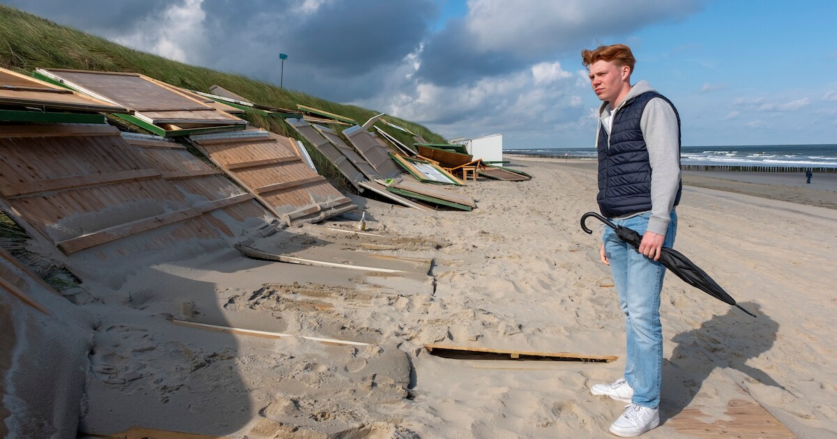Ravage op Zeeuws strand: cabines kapot en zand weg door korte junistorm ...