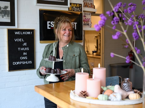 Nita (60) is terug in haar dorpshuis: ‘Ik blijf tot mijn ...