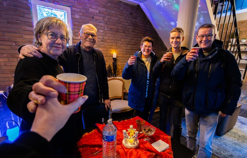 Winterwandeling Schoondijke is dorpsfeest en reünie ineen | Regio | PZC.nl