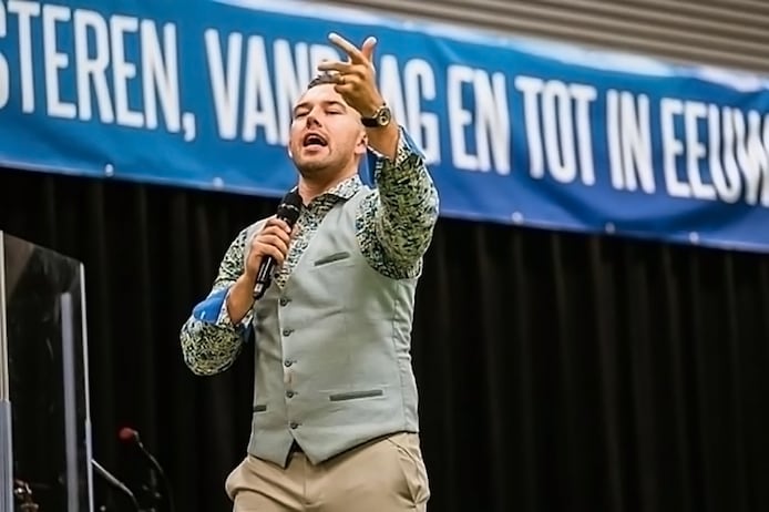 Omstreden gebedsgenezer Tom de Wal stuurt Frontrunners-team naar Goes ...