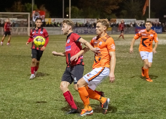 Jeremy maakt zich op voor de leukste wedstrijd van het jaar, de derby ...
