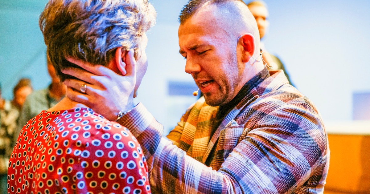 Omstreden gebedsgenezer Tom de Wal stuurt Frontrunners-team naar Goes ...