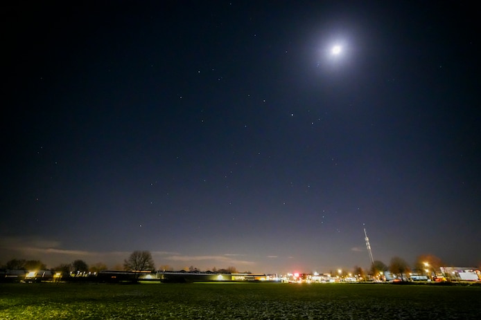 Zeldzame planetenparade vrijdagavond met het blote oog te zien: ‘Indrukwekkend en mooi ...