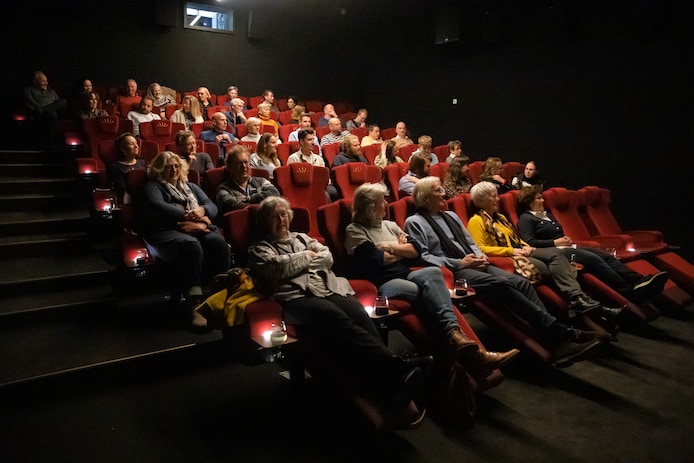 Hulster bioscoop de Koning van Engeland geopend; eerste voorstelling meteen uitverkocht | Hulst ...