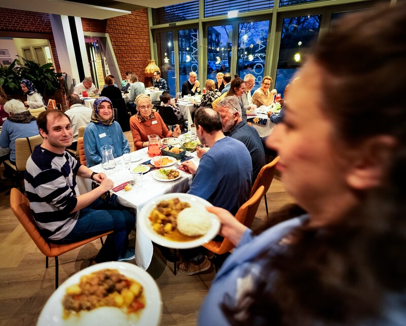 Eenzaamheid bestrijden: Open Tafel in Noord-Beveland | Regio | PZC.nl