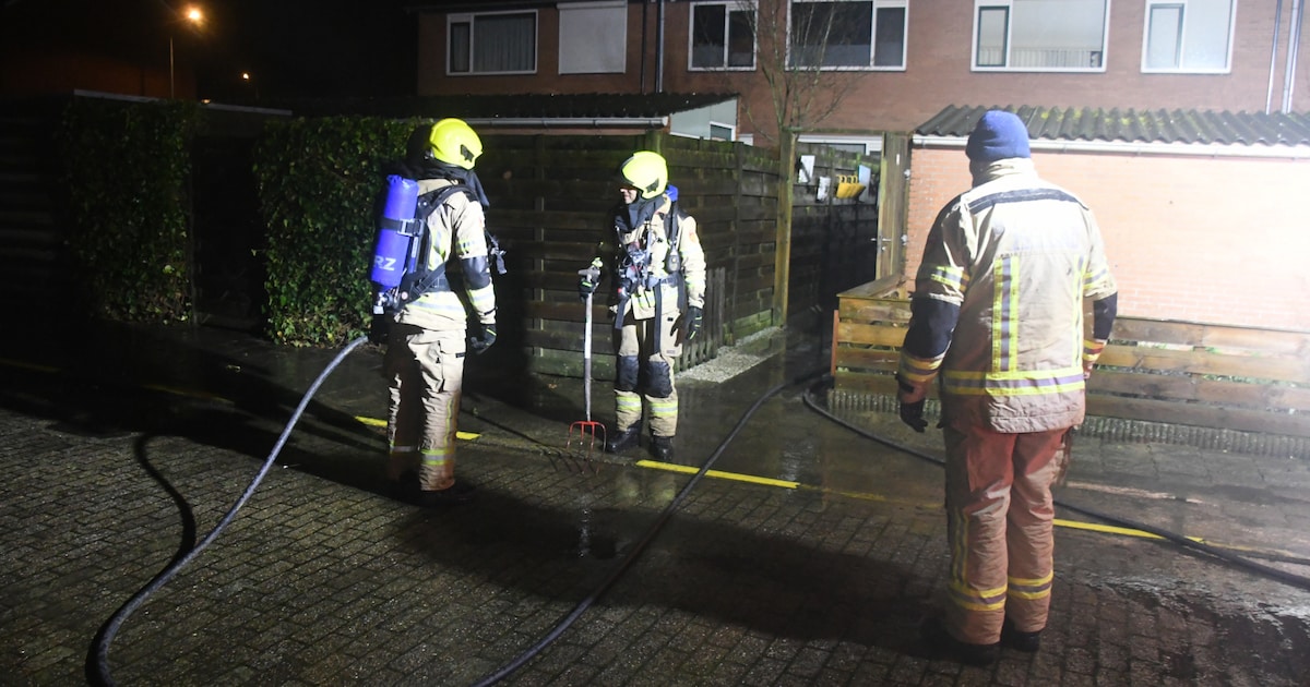 Schutting tussen twee woningen aan de Burgemeester Hackstraat in ...