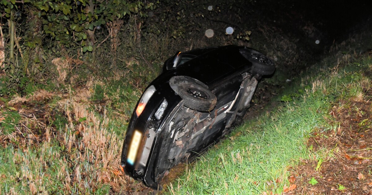 Auto belandt in droge sloot langs de N289 bij Kapelle | 112 nieuws ...