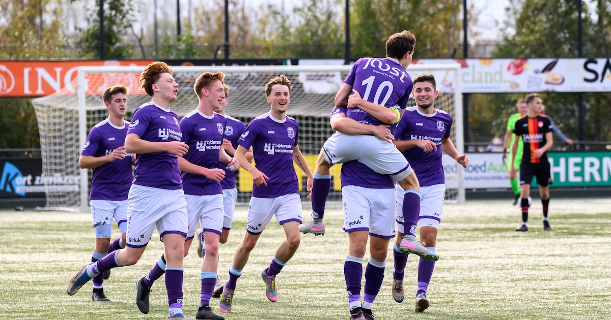 Pieter Roelse daagt spelers uit na zuinige zege, zure nederlaag WHS en ...