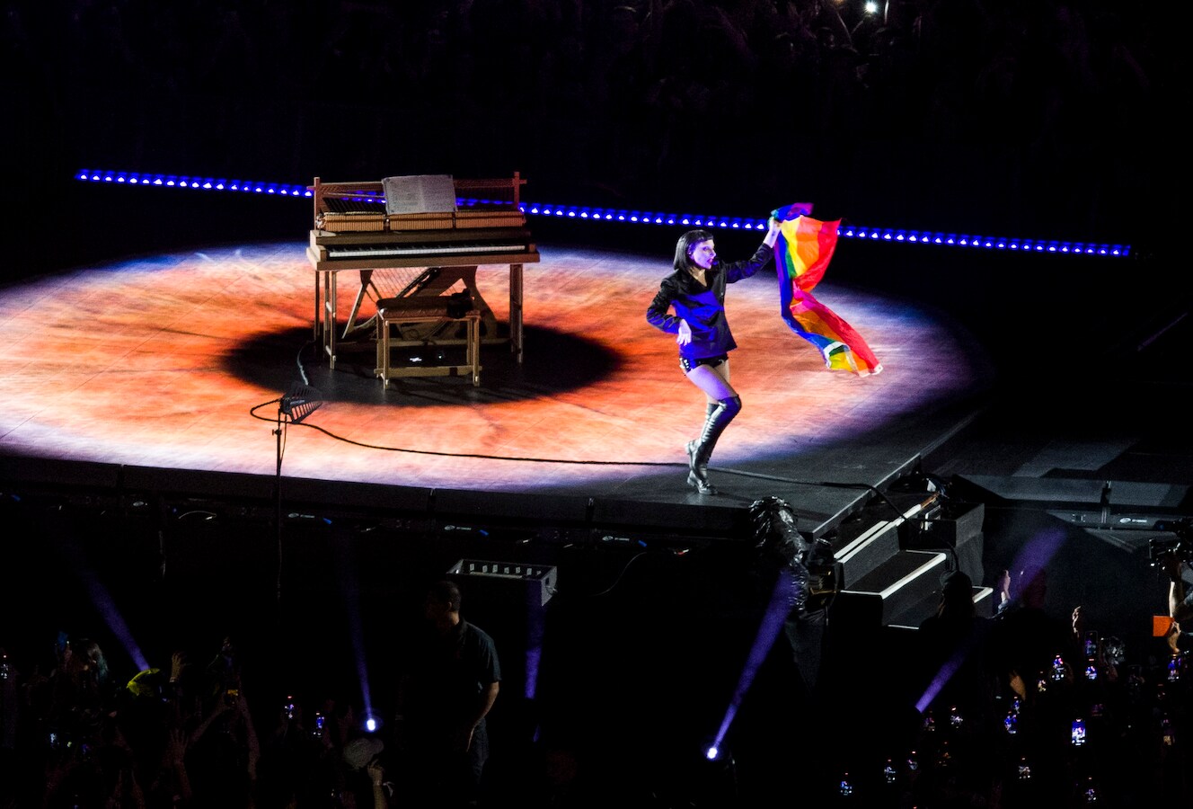 Lady Gaga in tranen tijdens haar grootste concert ooit: meer dan 2 ...