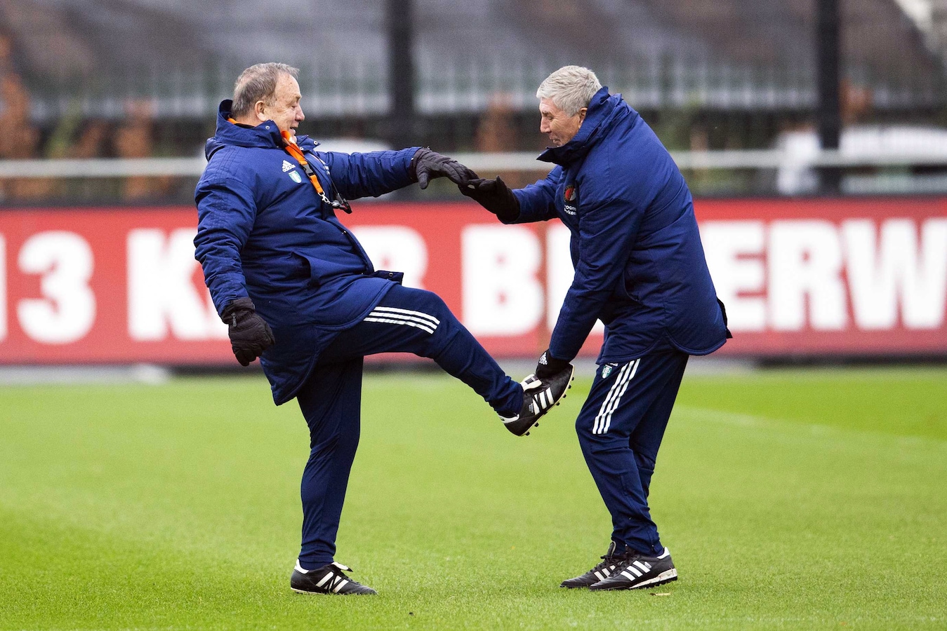 ‘Mooie Cor’ Pot (75) maakt zich na fysieke problemen op voor WK-debuut ...