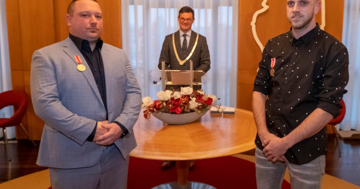 ‘Hartstikke domme’ helden, die vier mensen redden uit brandende flat ...