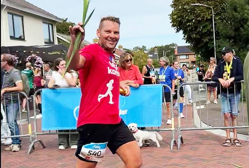 Sjaak loopt de Kustmarathon als eerbetoon en voert ook een persoonlijke ...