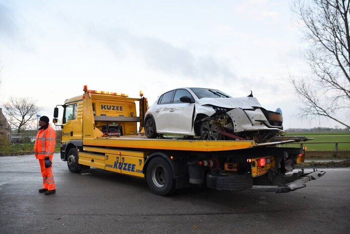 Frontale botsing op kruising in Terneuzen, bestuurder gewond | 112 nieuws Terneuzen | pzc.nl