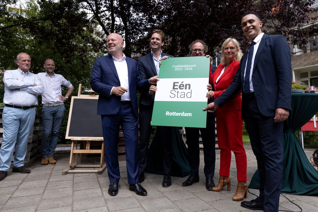 Rotterdam wil armen helpen, maar de gemeente zit zelf ook krap: ‘We zitten in zwaar weer’ | Foto ...