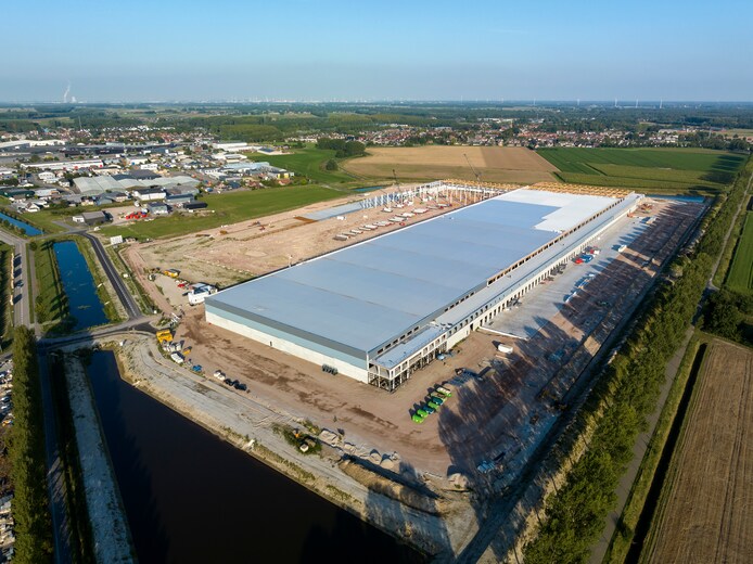 Leeg mega-distributiecentrum Hulst voedt geruchten, ontwikkelaar ziet ...