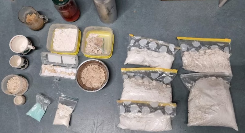 Grote hoeveelheid flakka gevonden bij inval in Colijnsplaat, 51-jarige ...