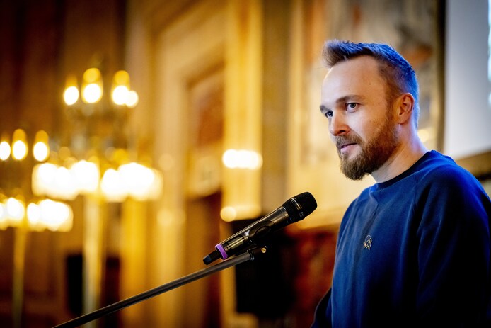 Theatershow Arjen Lubach binnenkort te zien op Videoland | Show | pzc.nl