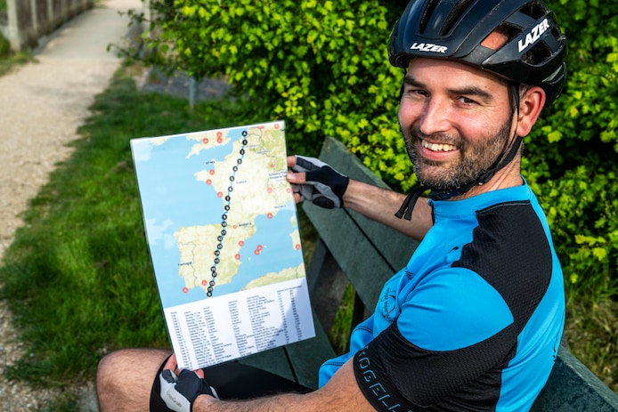 Martijn (39) springt alsnog op de fiets voor 2400 kilometer naar Tarifa ...