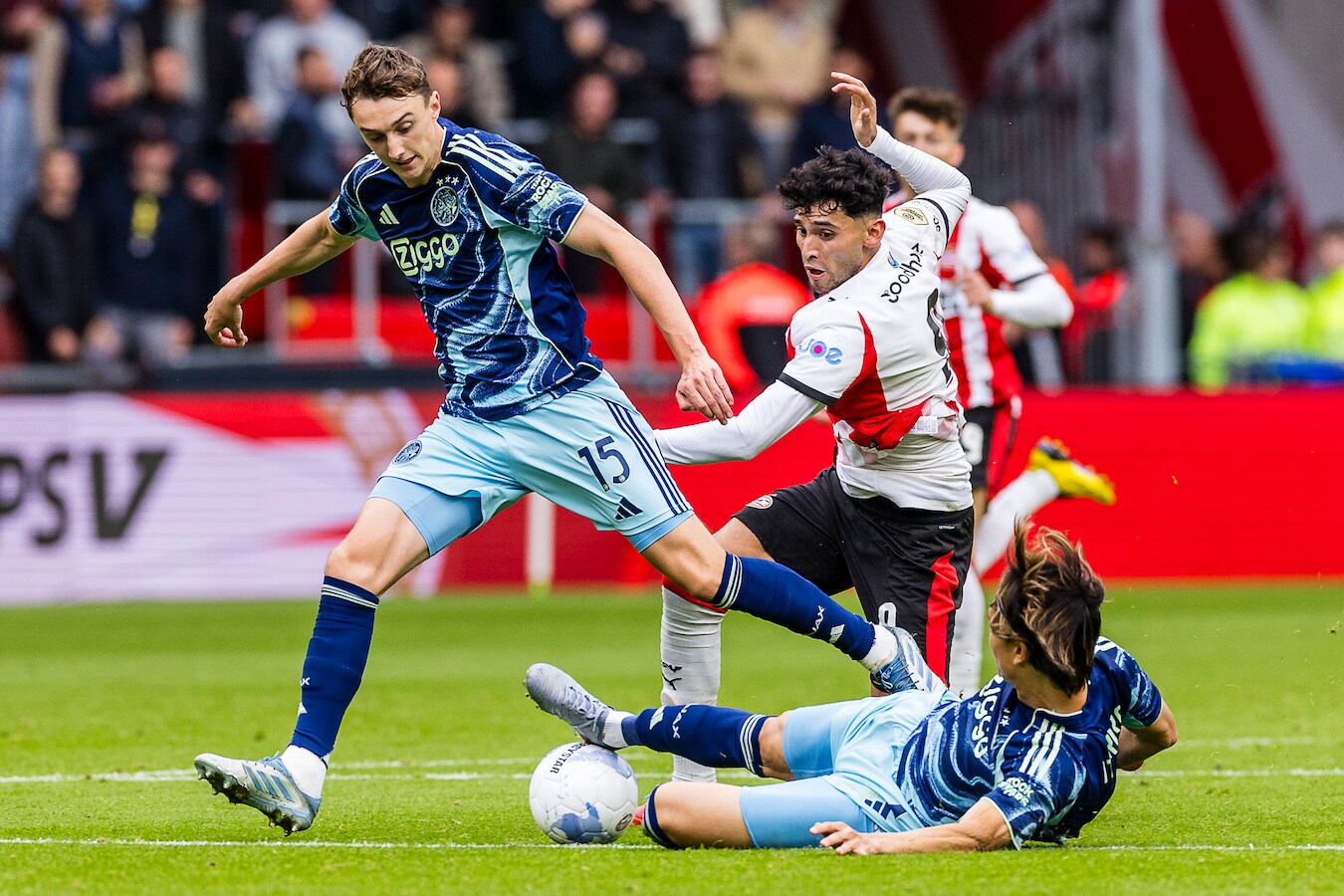 LIVE eredivisie | Grote kansen voor PSV en Ajax in enerverende topper ...