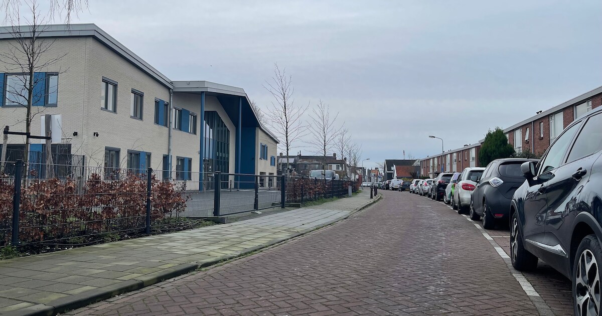 Zorgen over veiligheid en drukte bij nieuwe school: ‘Te weinig parkeerplaatsen in smalle straat ...