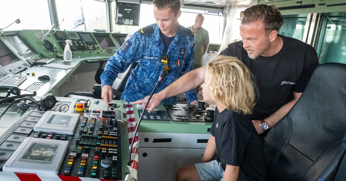 Ricardo is na 15 jaar weer terug op marineschip waar hij zelf aan heeft meegebouwd: ‘Dit maakt ...