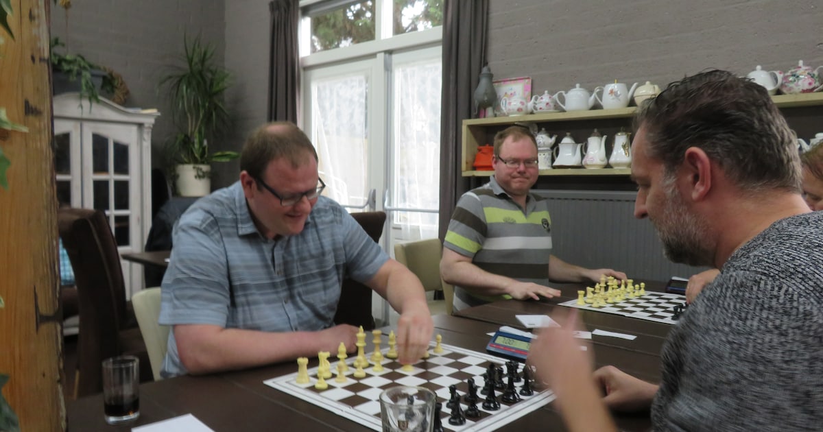 Half puntje is voor schaker Roeland Alders genoeg om iedereen te ...