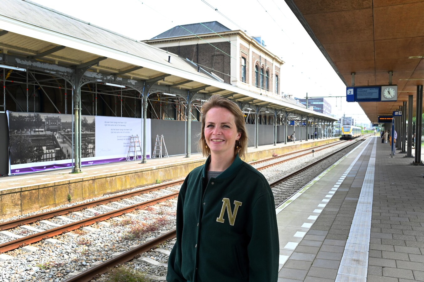 Lelijkste station van Zeeland opgevrolijkt: ‘Dit geeft al een heel ...