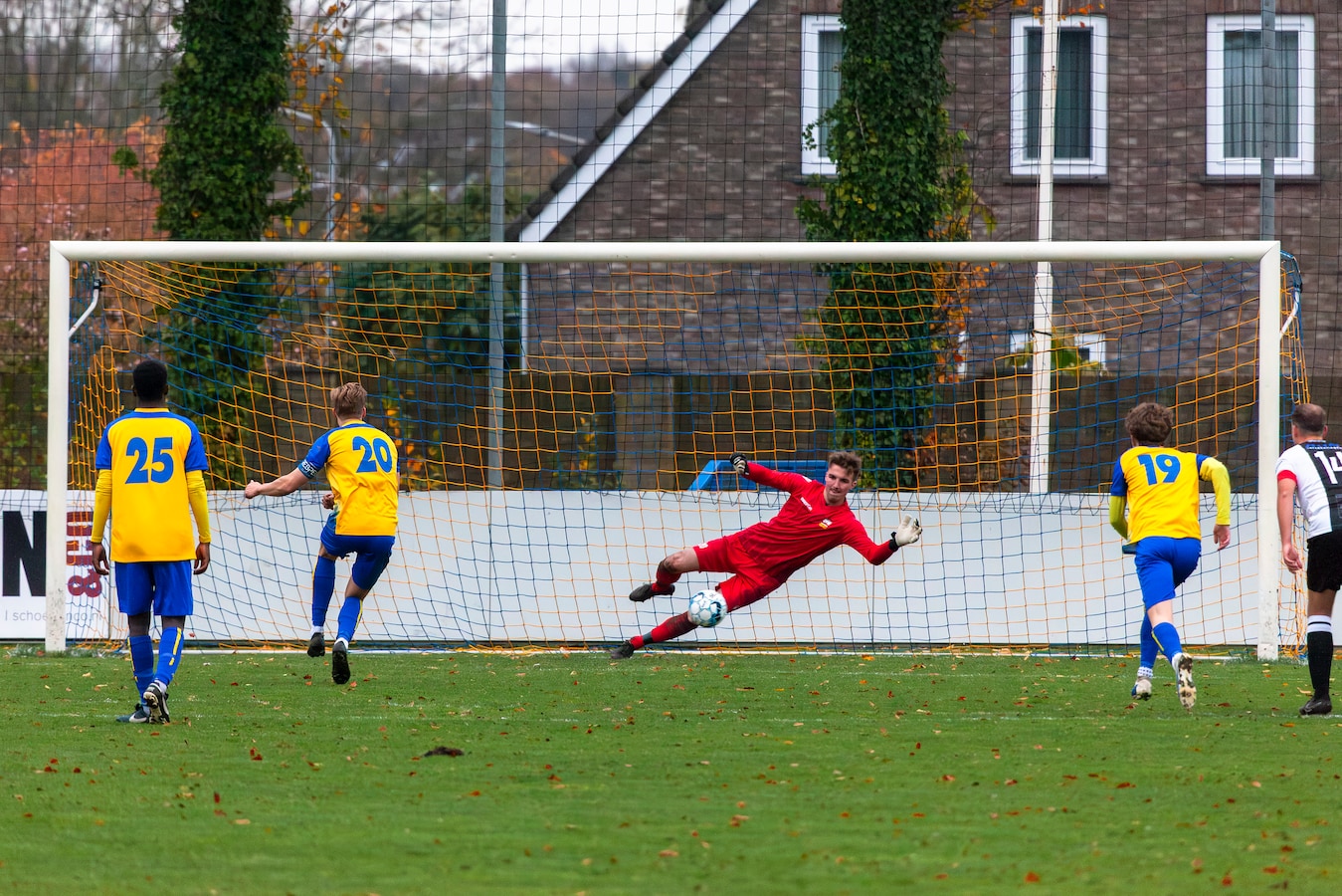 Strijdend Steen smult van derbywinst in Hulst: ‘Ik wist precies hoe HVV ...