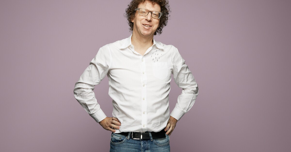 Arnon Grunberg drinkt paar glazen wijn per dag: ‘Maar dronken word ik ...