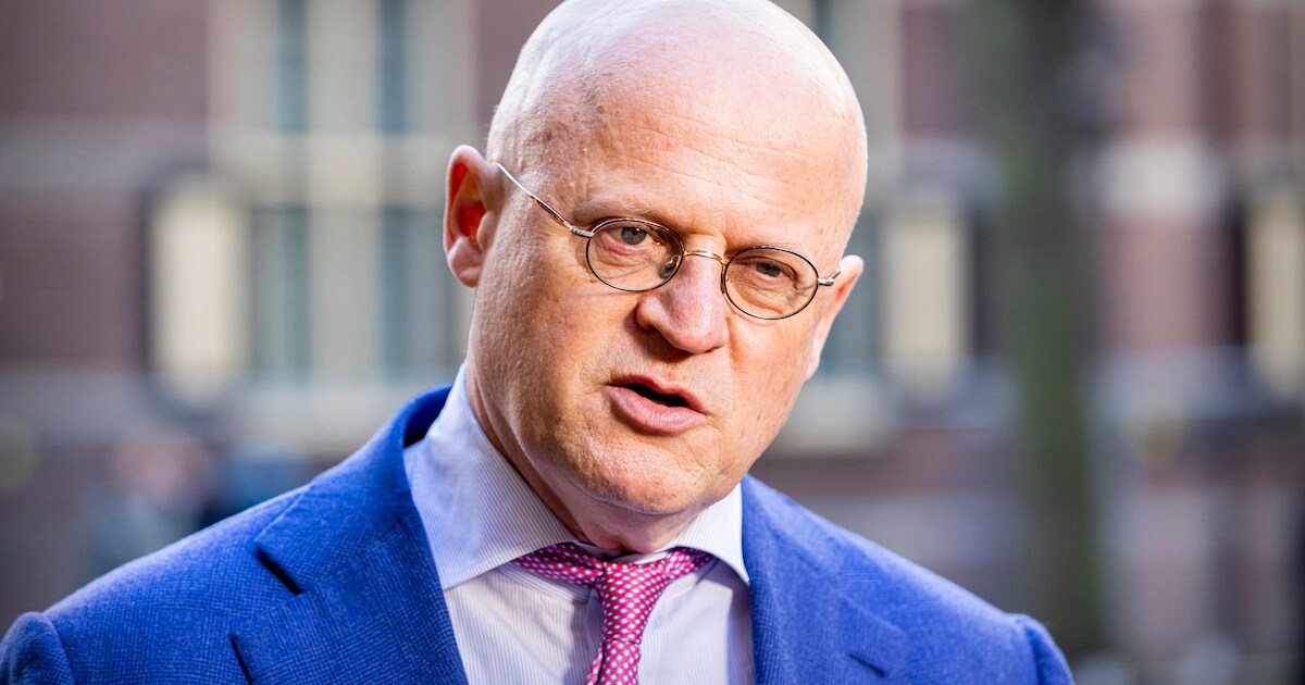 Oud-minister Grapperhaus steunt burgemeester Van Merrienboer: ‘Heel ...