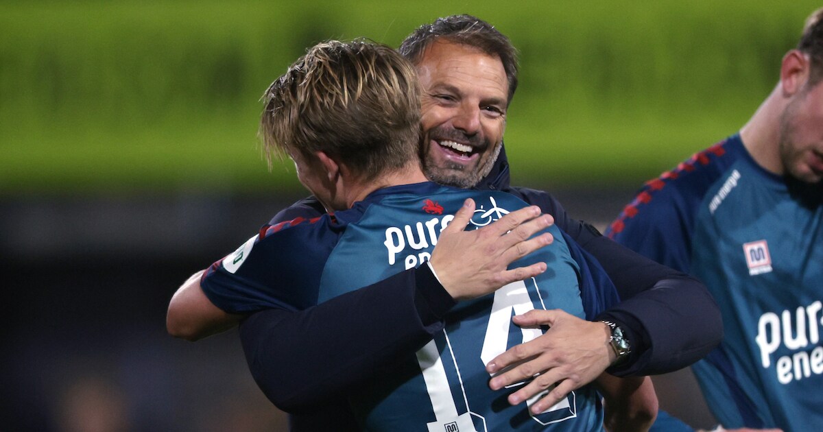 Na transfer van Sem Steijn naar Feyenoord beseft vader Maurice: ‘Ik word steeds meer de vader ...