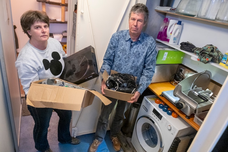 Pieter hoort doffe plof bij meterwissel, daarna sneuvelt álles in huis ...