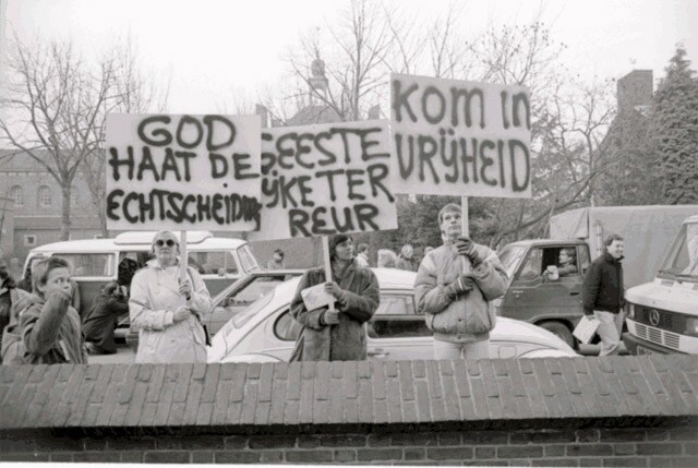 Leider Sipke Vrieswijk is terug bij zijn sekte, alsof er niets gebeurd ...