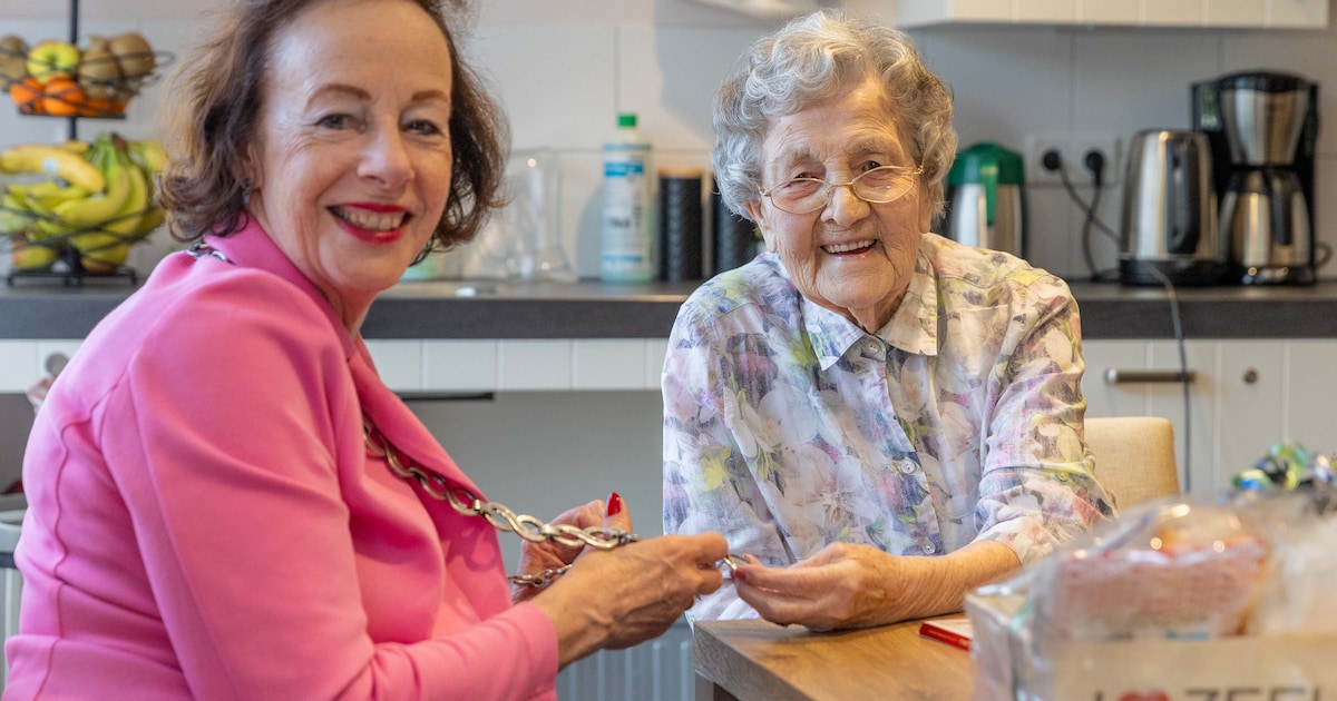 Burgemeester bezoekt mevrouw Marcusse op haar 101ste verjaardag: ‘Wat is dit allemaal leuk ...