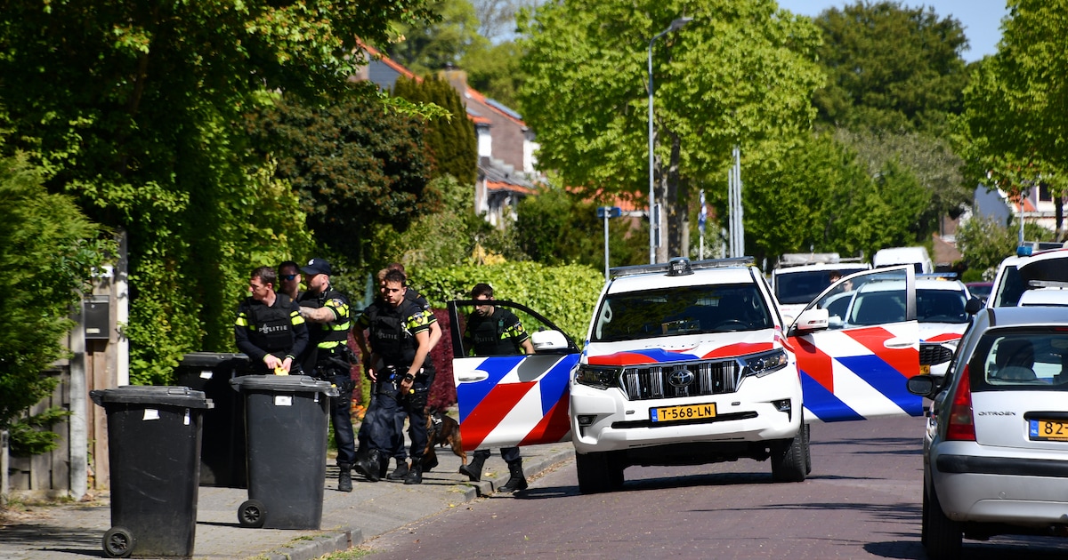 Politie vindt vuurwapen en munitie op woonwagenkamp in Middelburg, twee ...