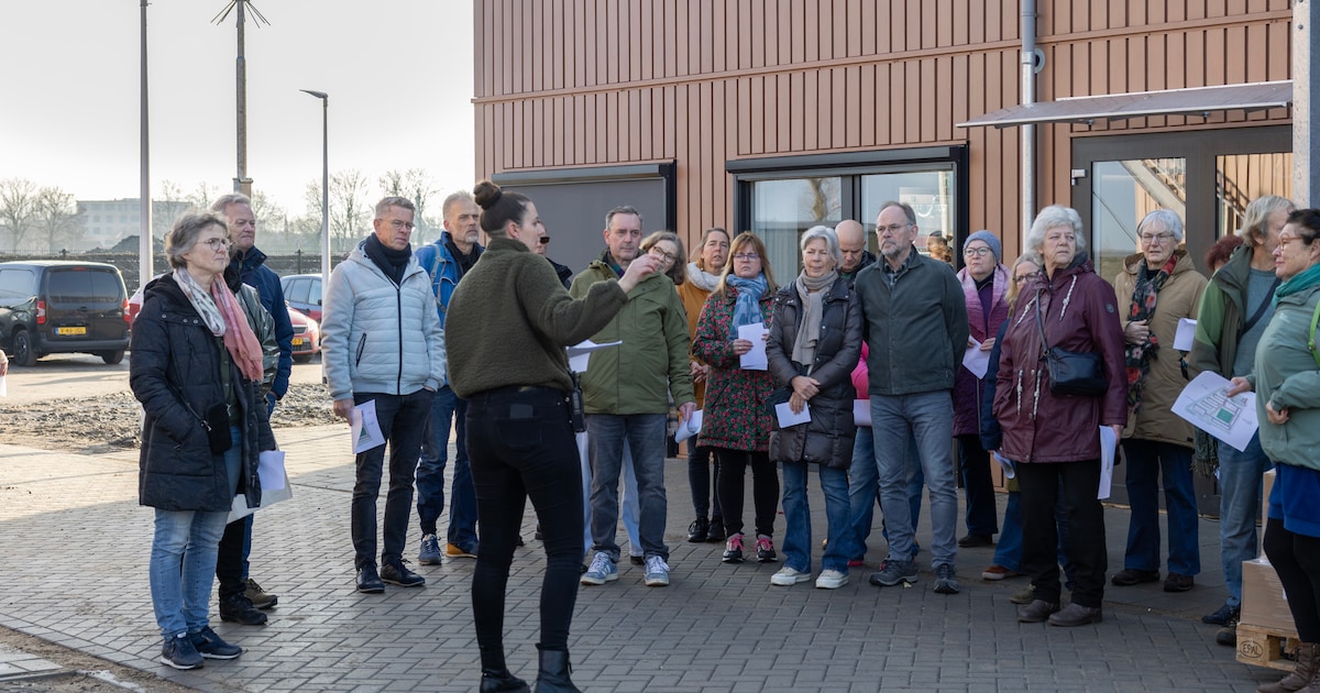 Lange rijen voor de noodopvang van Zierikzee: open huis voordat ...