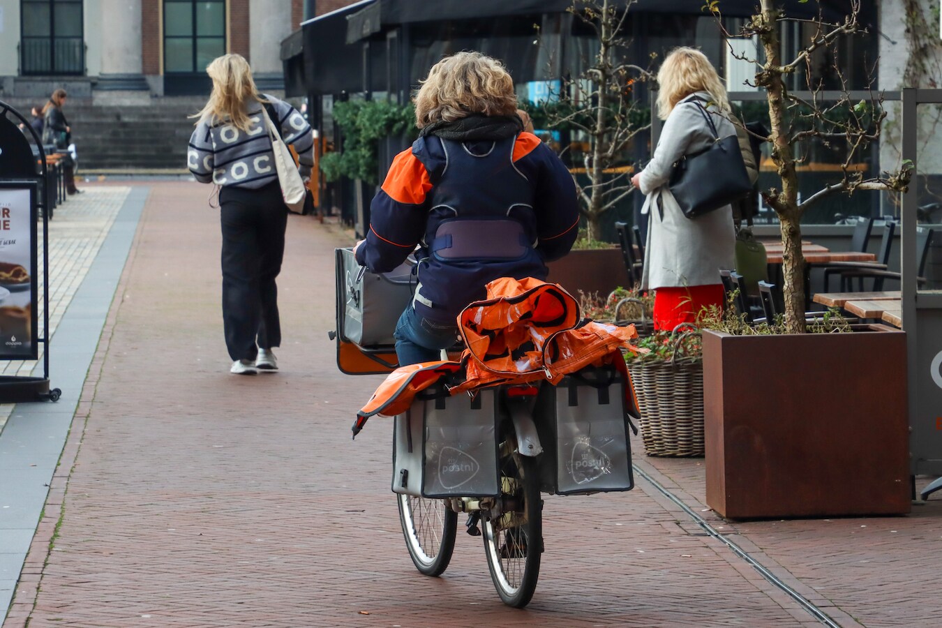 Kritiek is er genoeg, maar petje af voor deze Middelburgse postbode ...