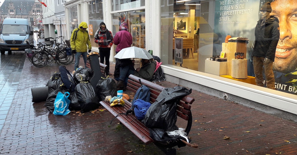 Overnachten voor de winkel: 'Die kruikjes waren echt de redding ...