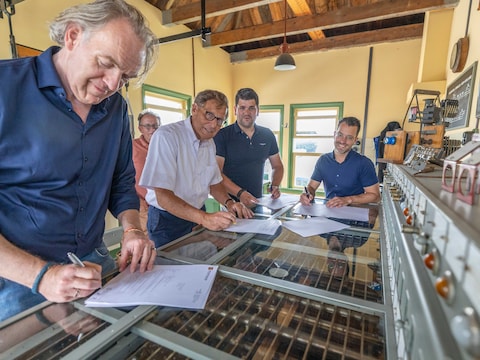 De contracten zijn getekend: het opbouwen van de treinenfabriek in Goes ...