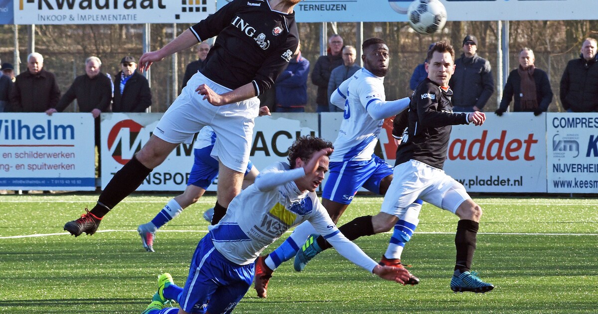 Tiental Hoek maakt er vier op een rij van | Zeeuws voetbal | pzc.nl