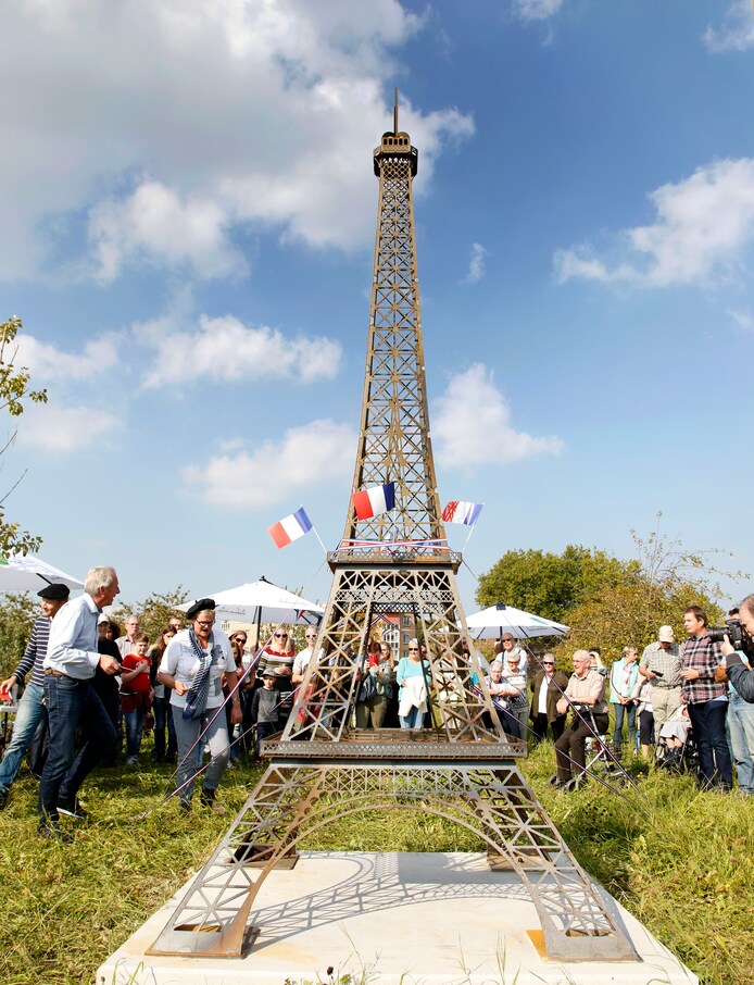 IJzendijke wil met Franse bushalte Petit Paris benadrukken | Zeeuws ...