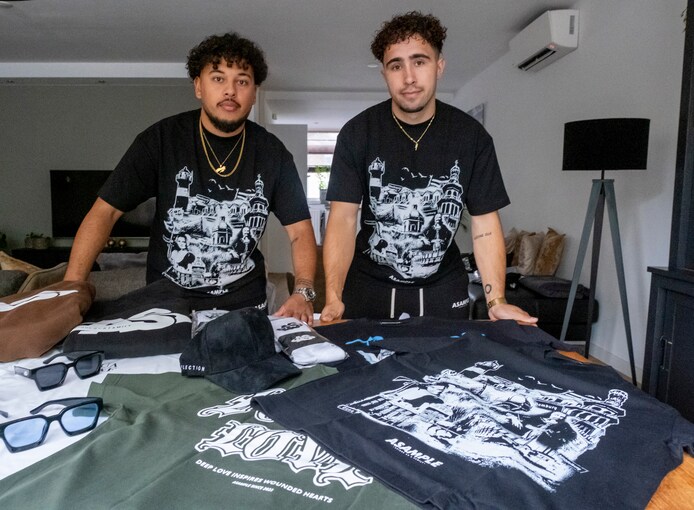 Twee twintigers hebben eigen kledinglijn met accessoires: daar komt ...