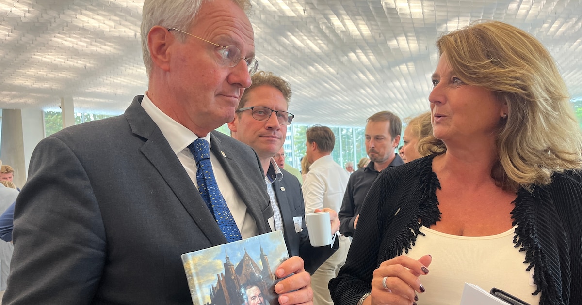 Als bijna-ambteloos burger kijkt Han Polman nu al met andere ogen naar ...