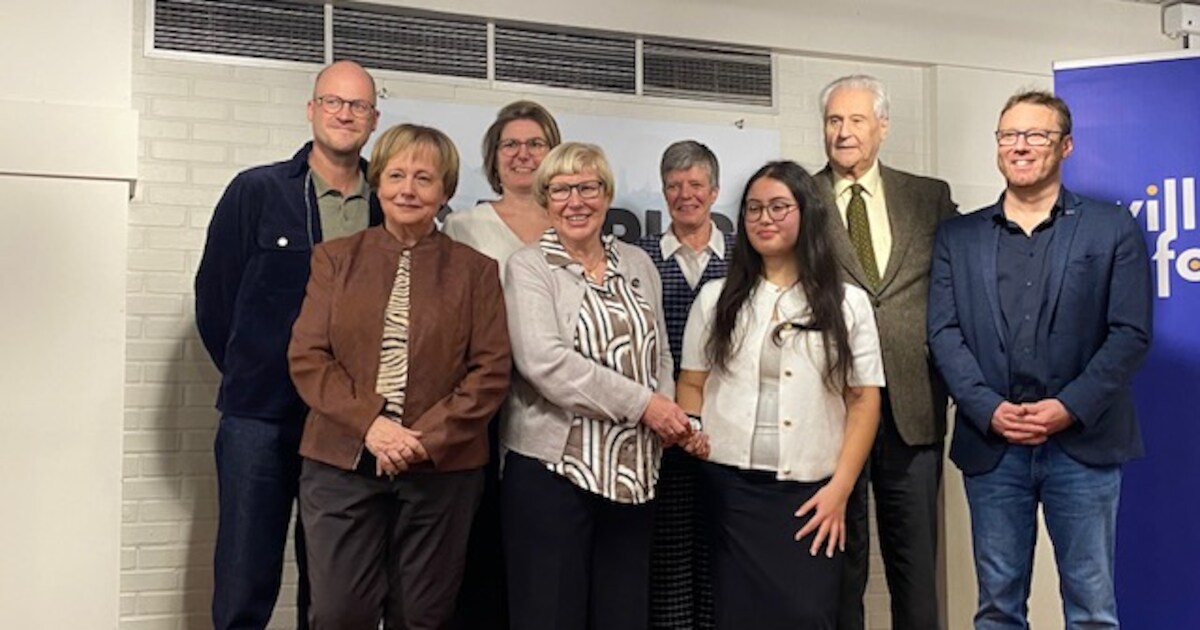 Willemsfonds Brugge reikt de Julius Sabbepenning uit aan Dewi De Vreese ...