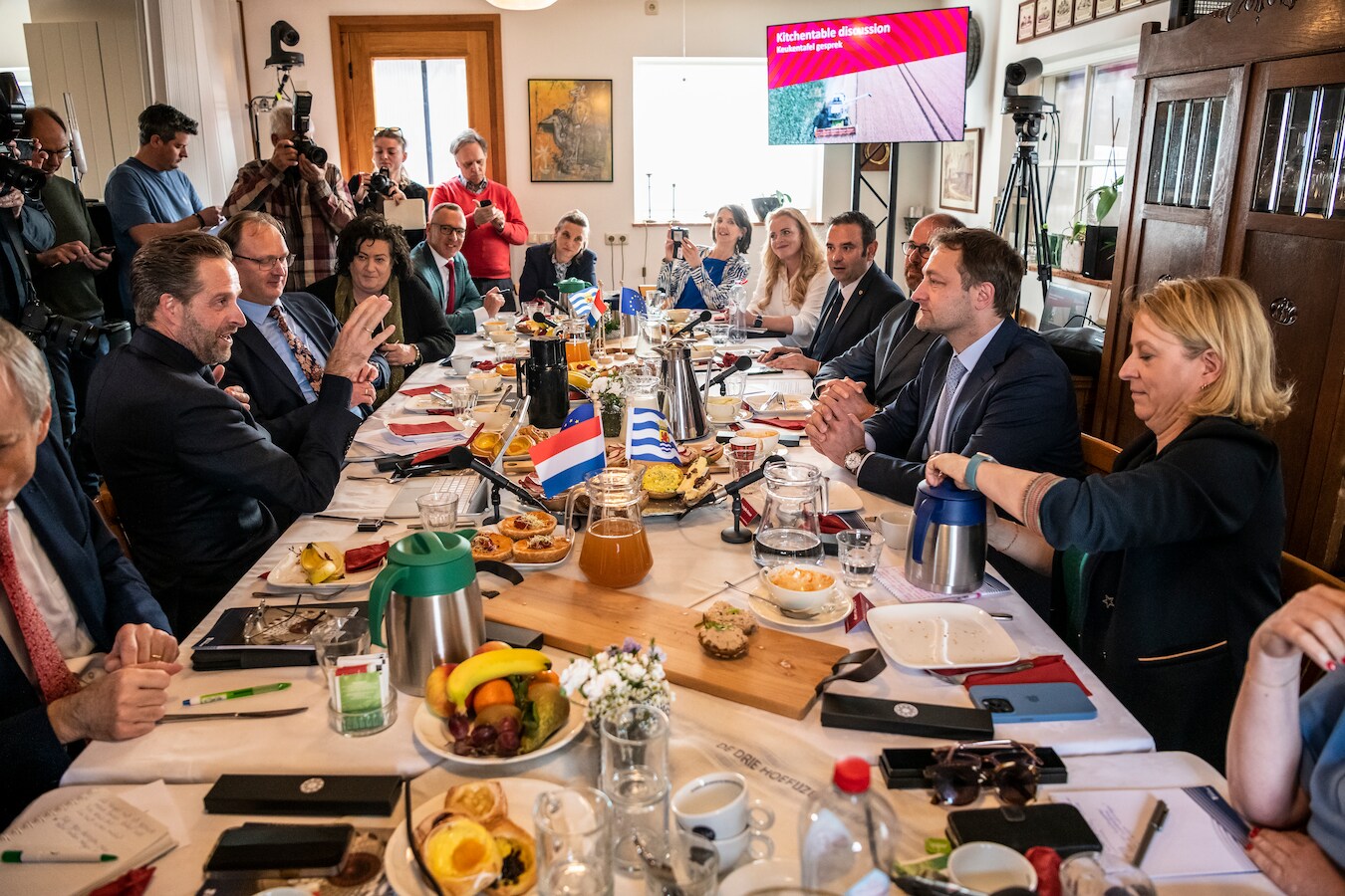 Zeeland legt rode loper uit voor Eurocommissaris én boerenzoon Hansen ...