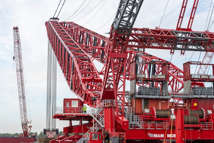 Wow! Gaat dat zien in Westdorpe, de grootste kraan ter wereld staat ...