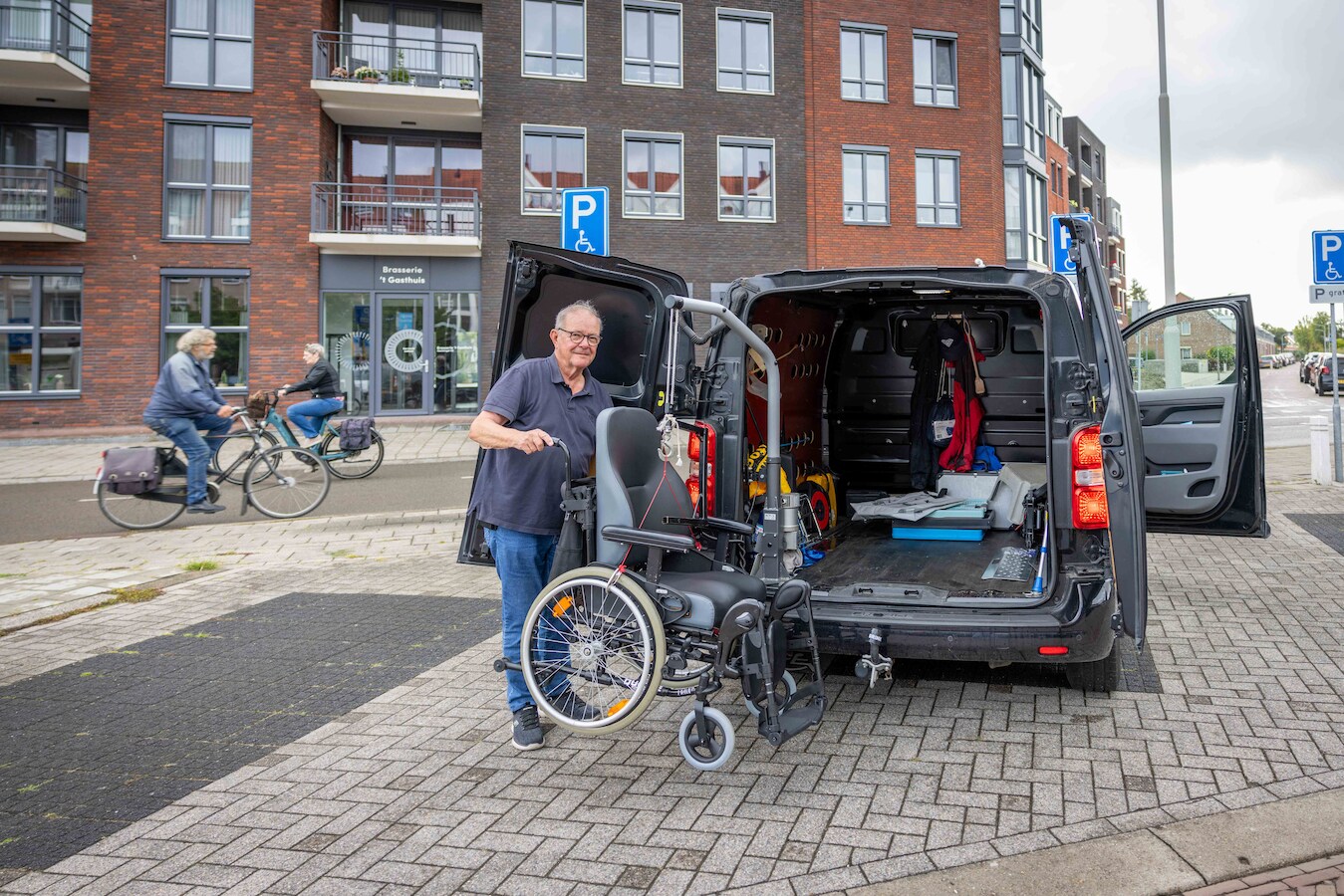Gehandicapte Martin (75) gefrustreerd door parkeerregels: ’Spontaan ...