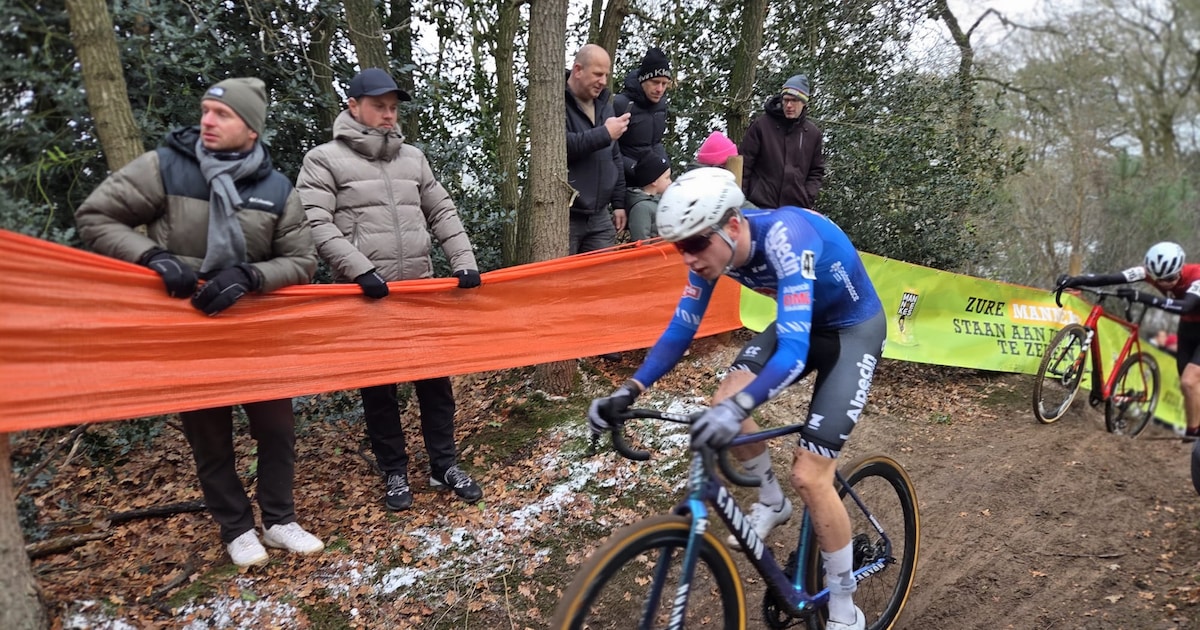 Het crossseizoen loopt niet zoals gewenst, toch hoopt Senna Remijn op ...