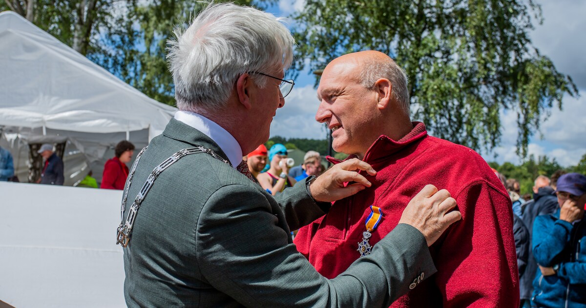 Zeeuws-Vlaams zwemicoon Arjan Dekker is nu Ridder in de Orde van Oranje ...