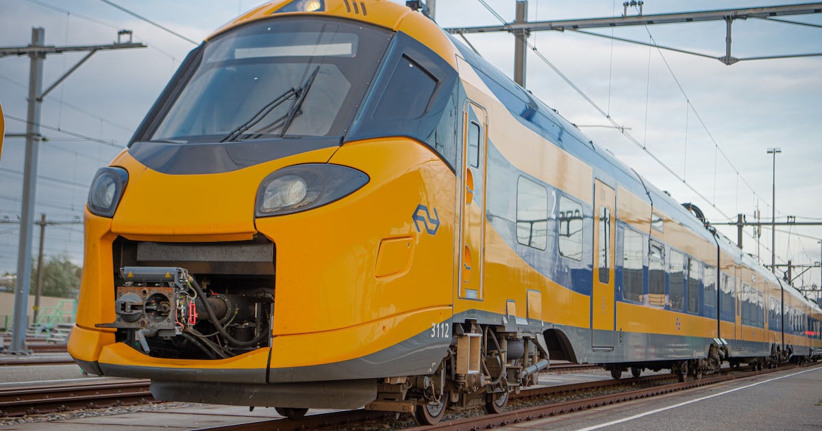 Machinisten oefenen met De Wesp, de nieuwe intercity van de NS: ‘Deze ...